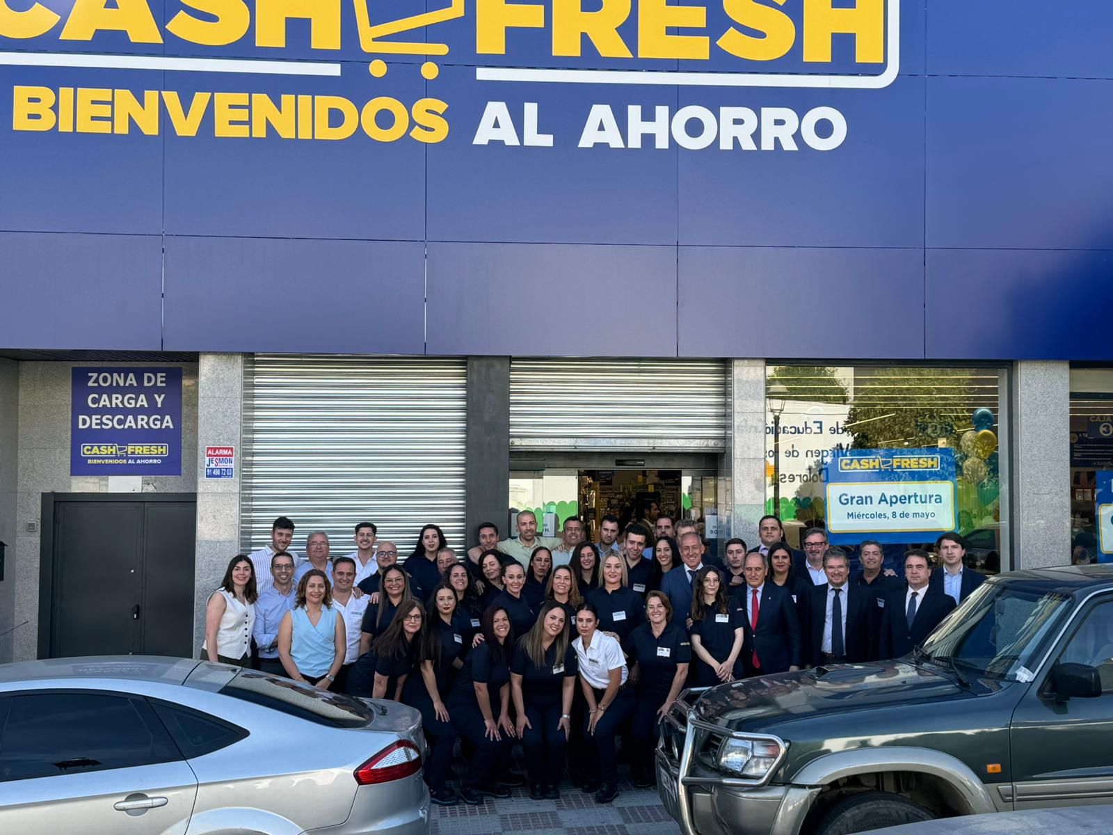 Inauguramos un nuevo Cash Fresh en Tomares, con un equipo formado por ...